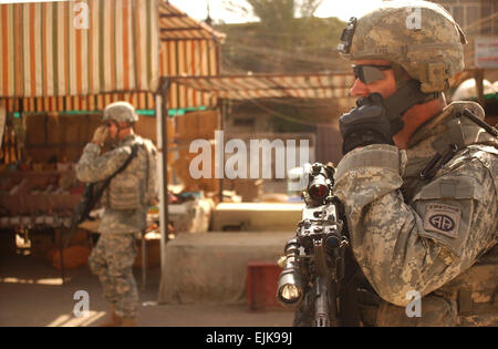 U.S. Army paratroopers with Bravo Battery, 2nd Battalion, 377th Parachute Field Artillery ...