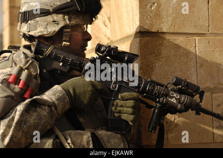 SCHOFIELD BARRACKS, Hawaii- Military Police Soldiers from the 58th MP ...