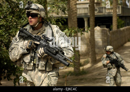 U.S. Army Soldiers attached to the 4th Battalion, 31st Infantry ...