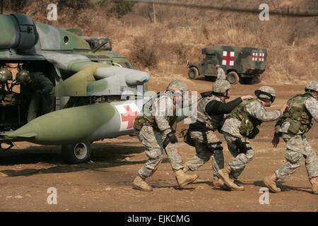 Republic of Korea (ROK) soldiers move in single file toward Korea's ...