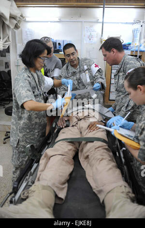 U.S. Army soldiers conduct casualty evacuation training at Al Asad ...