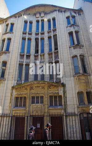 Agoudas Hakehilos Synagogue, Rue Pavee in the Jewish district in Le ...