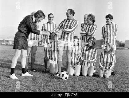 Cast of BBC comedy series, The Fall and Rise of Reginald Perrin ...