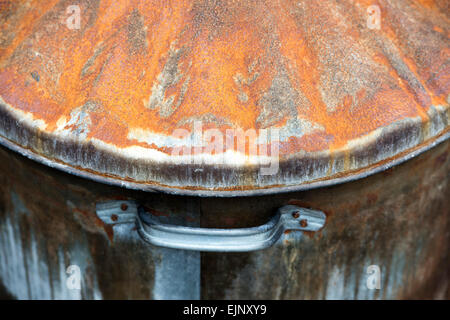 Old Metal rusty dustbin Stock Photo - Alamy