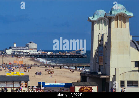 Wellington pier, Great Yarmouth beach Stock Photo - Alamy