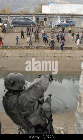 Task Force Gladius Soldiers with, Company B, Special Troops Battalion ...