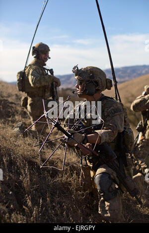 U.S. Army Rangers assigned to 2nd Battalion, 75th Ranger Regiment, fire ...