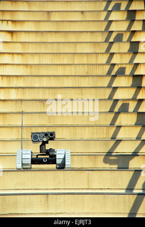 U.S. Army Ground Vehicle Systems Center (GVSC) engineers and ...