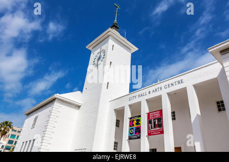 View of the city hall building of Hamilton, the capital of Bermuda ...