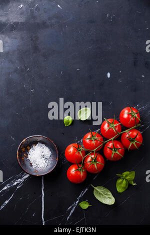 dark green basil leaves background. Full frame texture of fresh ...