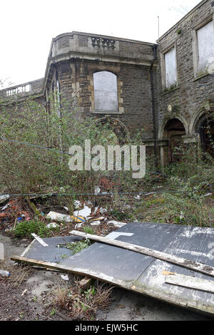 High winds expose the true state of the derelict building The Swindon ...