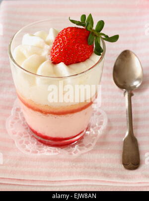 Strawberry and cream Stock Photo - Alamy