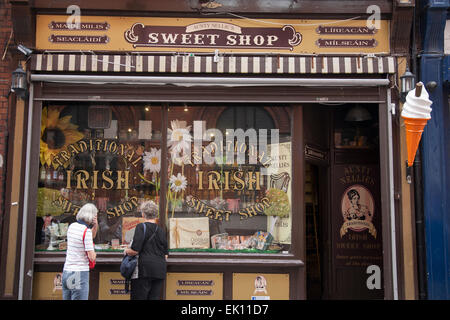 Dublin, Ireland, Temple Bar, Aunty Nellies Sweet Shop Stock Photo - Alamy