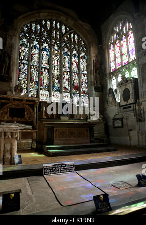 The grave of William Shakespeare inside Holy Trinity Church in ...