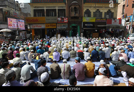 Muslims pray outside a mosque in Kensington, Brooklyn, NY for "Eid ...