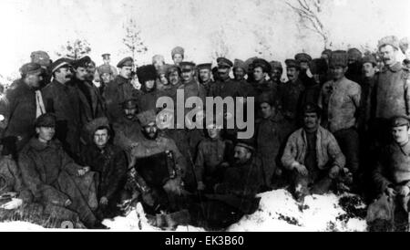 Fraternization of Russian and German soldiers, 1917 Stock Photo ...
