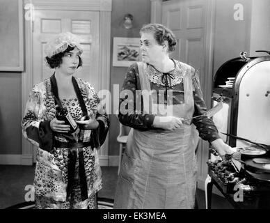 Marie Dressler, Polly Moran, on-set of the Film, "Caught Short", 1930 Stock Photo - Alamy