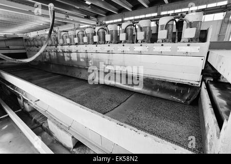 Italy, marble cutting factory - industrial Stock Photo - Alamy