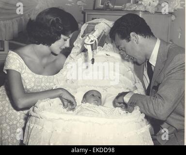 Vic Damone with wife Pier Angeli and son Perry, 1956 Stock Photo - Alamy