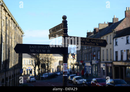 Alnwick town centre, Northumberland, England Stock Photo: 7476932 - Alamy