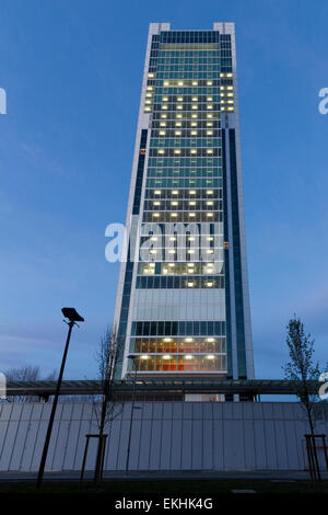 Torino, Italy. 10th April 2015. The Intesa Sanpaolo skyscraper (left ...