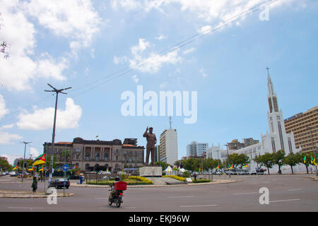 Busy streets in Maputo, Mozambique Stock Photo - Alamy