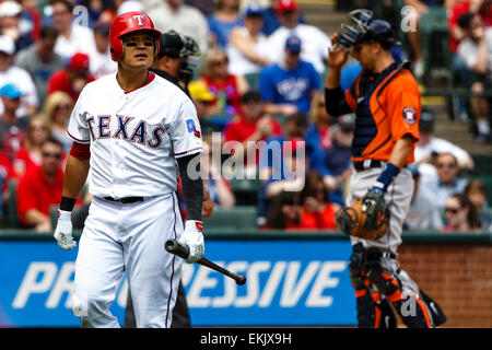 Texas Rangers left fielder Shin-Soo Choo (17) in the first inning of a ...