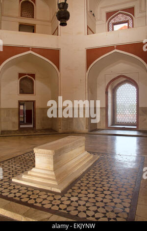 Humayun's tomb interior, Delhi, India Stock Photo - Alamy