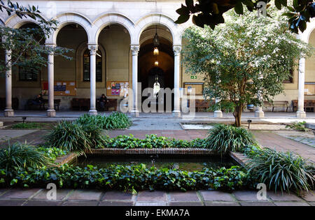 Interior courtyard or quad of of old University of Barcelona, Plaza ...