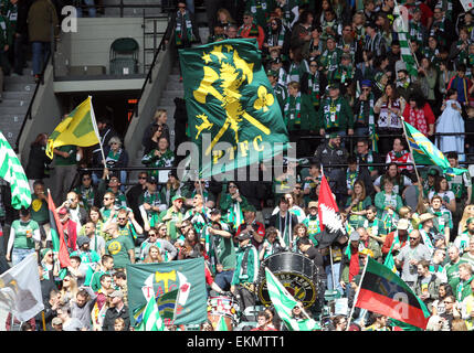 Portland, Oregon, USA. 12th April, 2015. Referee Kevin Stott tries in ...