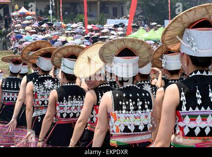 Jinghong, China's Yunnan Province. 13th Apr, 2015. People in folk ...