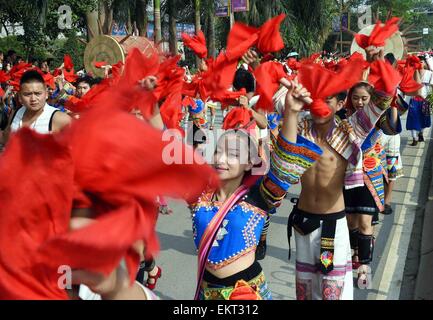 Jinghong, China's Yunnan Province. 14th Apr, 2015. Girls of Dai ethnic ...