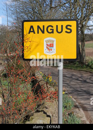 Angus boundary sign near Newtyle Scotland April 2015 Stock Photo - Alamy