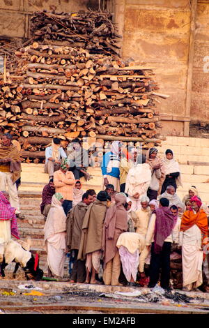 Manikarnika, the main burning ghat of Varanasi Stock Photo - Alamy