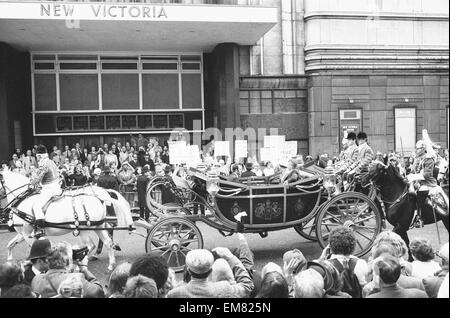 The coach carrying Queen Elizabeth II and President Nicolae Ceausescu ...