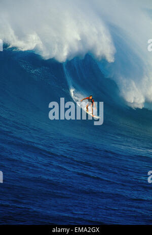 Hawaii, Large Wave Curling With Glassy Conditions A31B Stock Photo - Alamy