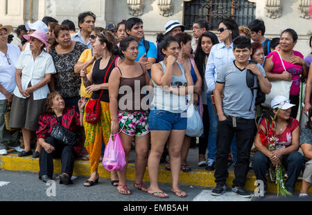 Peruvians, Peruvian people, men and women, spectators, crowd, public ...