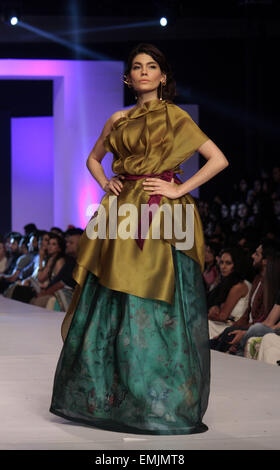 Lahore, Pakistan. 21st Apr, 2015. The models presented the creation of ...