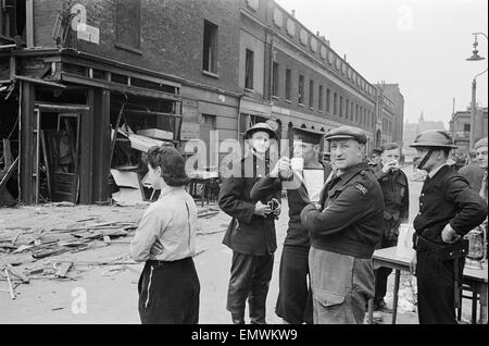V1 (Robotplane) damage at Waterloo Station 23rd June 1944 Stock Photo ...