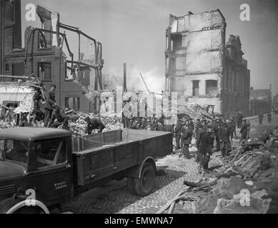 WW2 Norwich Air Raid Bomb Damage June 1943 Church sevice in bombed out ...