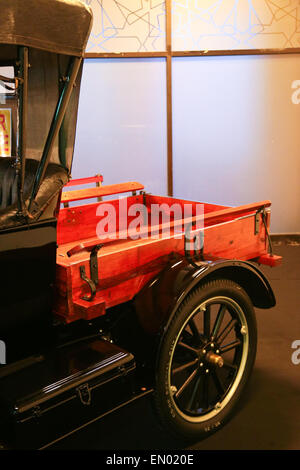 Ford Model A wooden trunk Stock Photo - Alamy