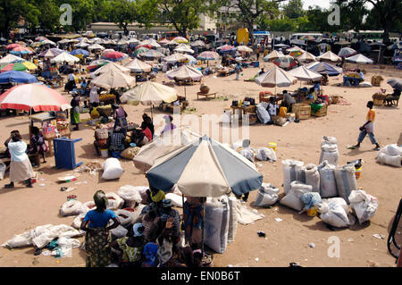 Market in downtown Accra, Ghana, West Africa Stock Photo - Alamy