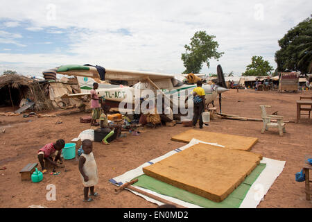 Refugees at Mpoko airport, Central African Republic Stock Photo - Alamy