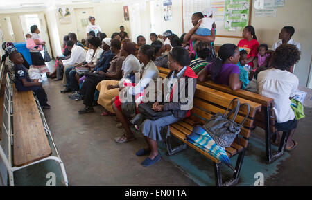 People are waiting for drop sample of a people to test for the COVID-19 ...