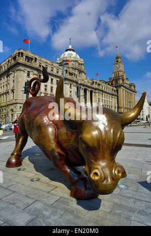 Bull statue on the Bund banking strip, Shanghai, China Stock Photo - Alamy