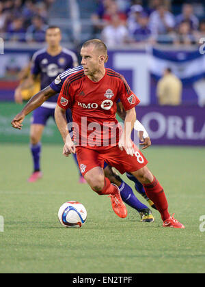 Toronto FC midfielder Benoit Cheyrou (8) and Columbus Crew defender ...
