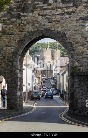 Conwy Town Walls and Gate Stock Photo - Alamy