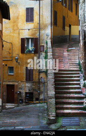 Medieval streets in Perugia's historic town centre Stock Photo - Alamy