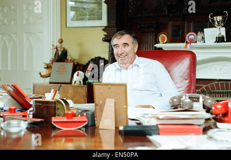 Turkey Farmer Bernard Matthews, founder of Bernard Matthews Farms ...