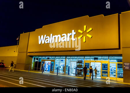 Exterior of Wal-Mart Supercenter store in San Marcos, Texas Stock Photo ...